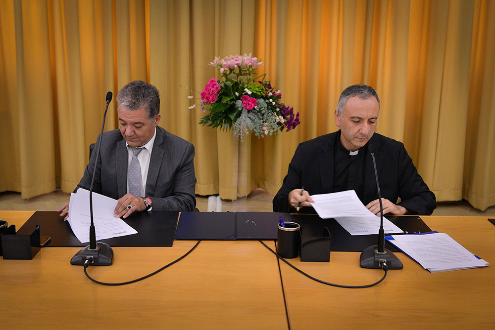 Signature de deux accords de coopération entre l’Université Antonine et ...